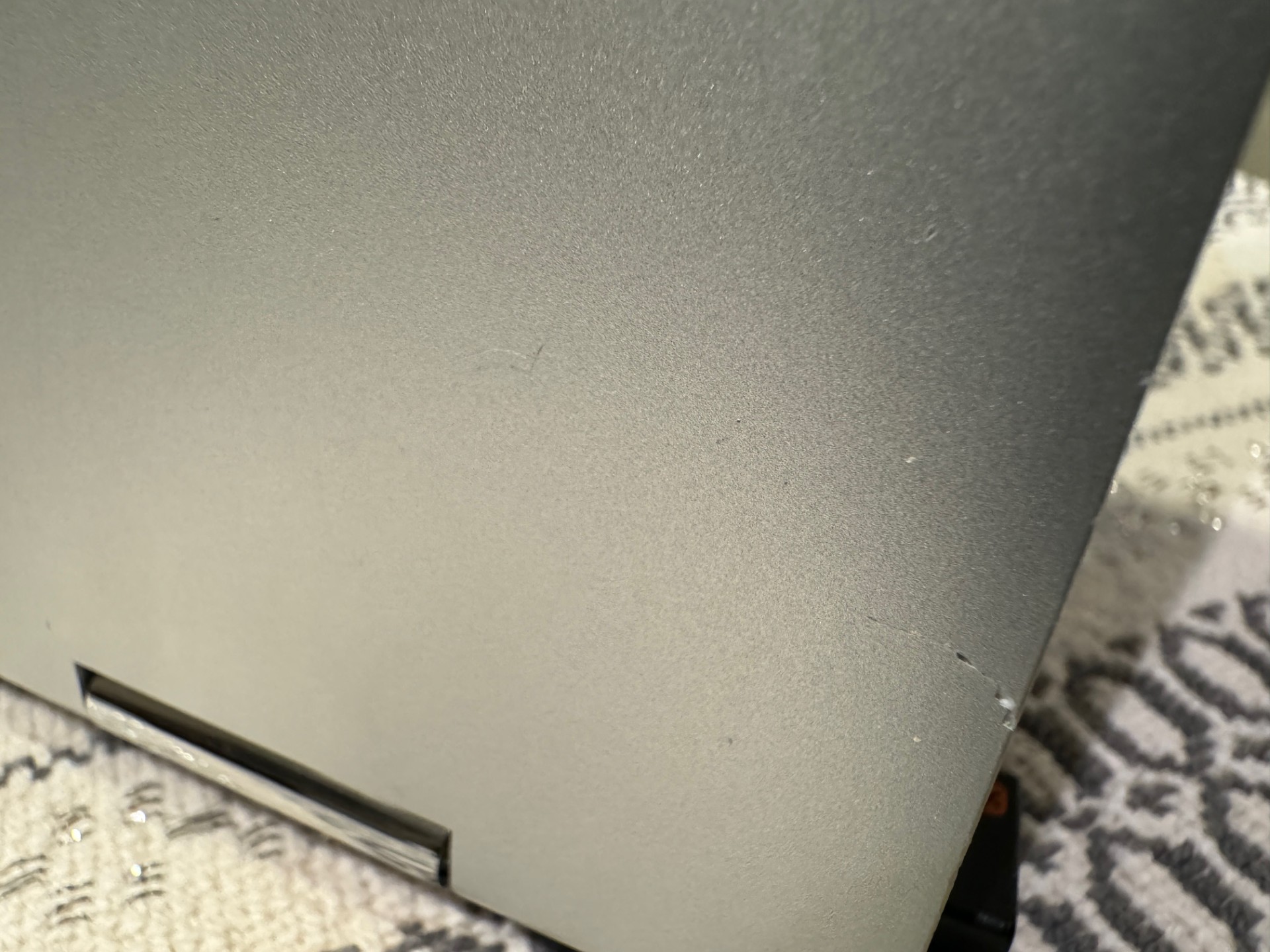 Left hand screen hinge cracked - HP Support Community - 9083573