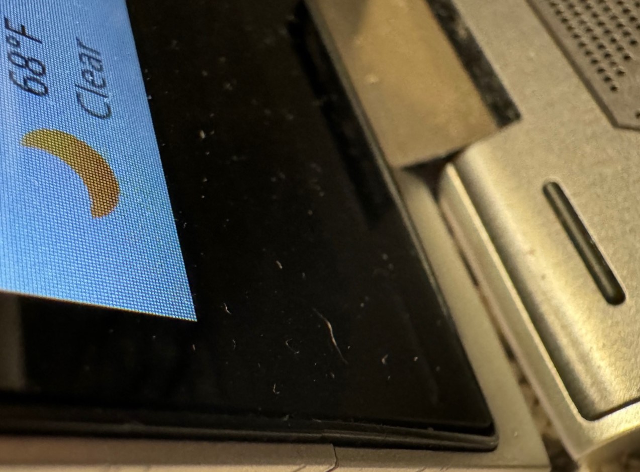 Left hand screen hinge cracked - HP Support Community - 9083573