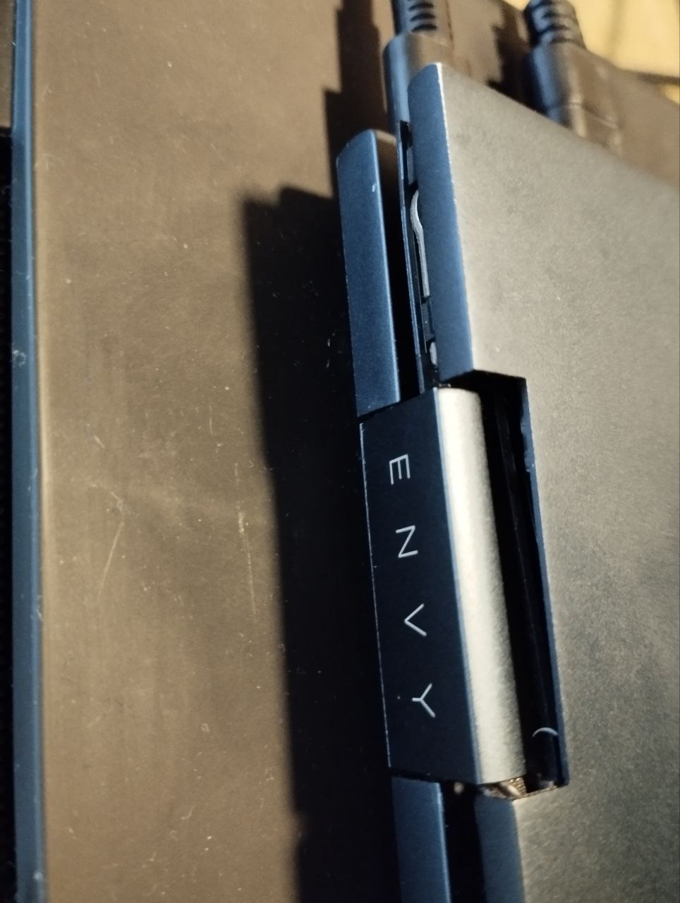 Screen pops out in bottom right corner - HP Support Community - 9085104