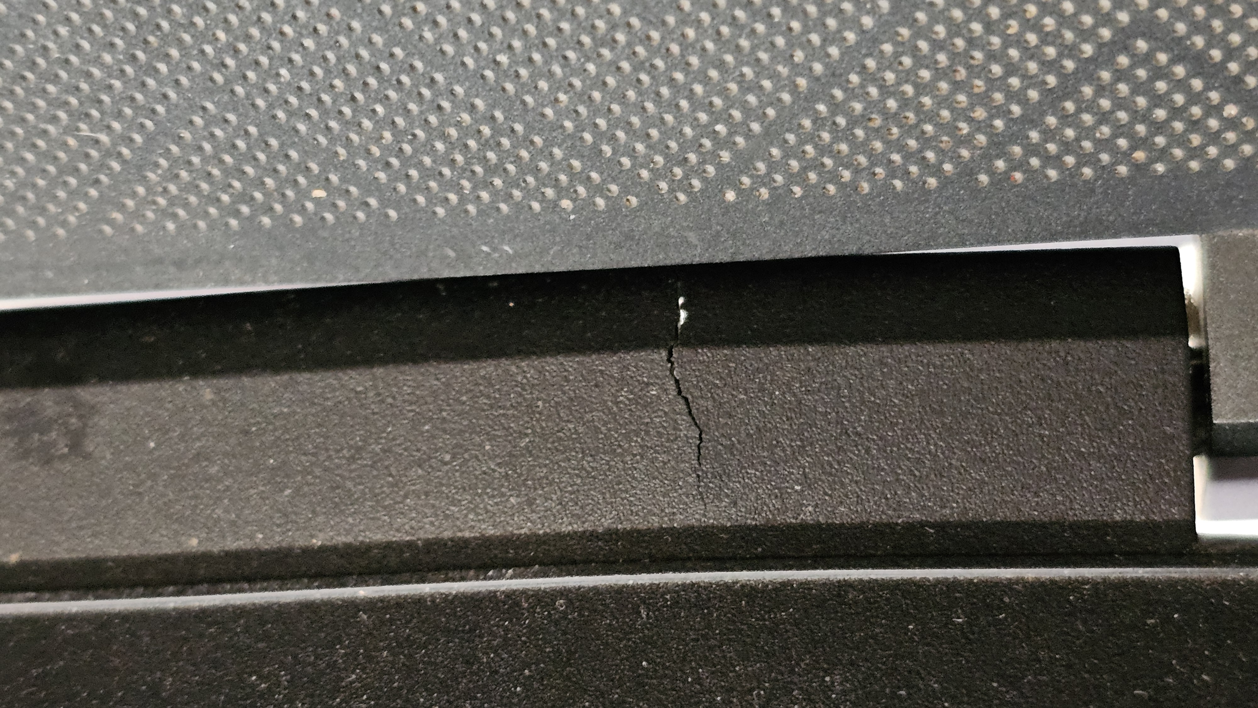 HP victus Screen bending - HP Support Community - 9098283