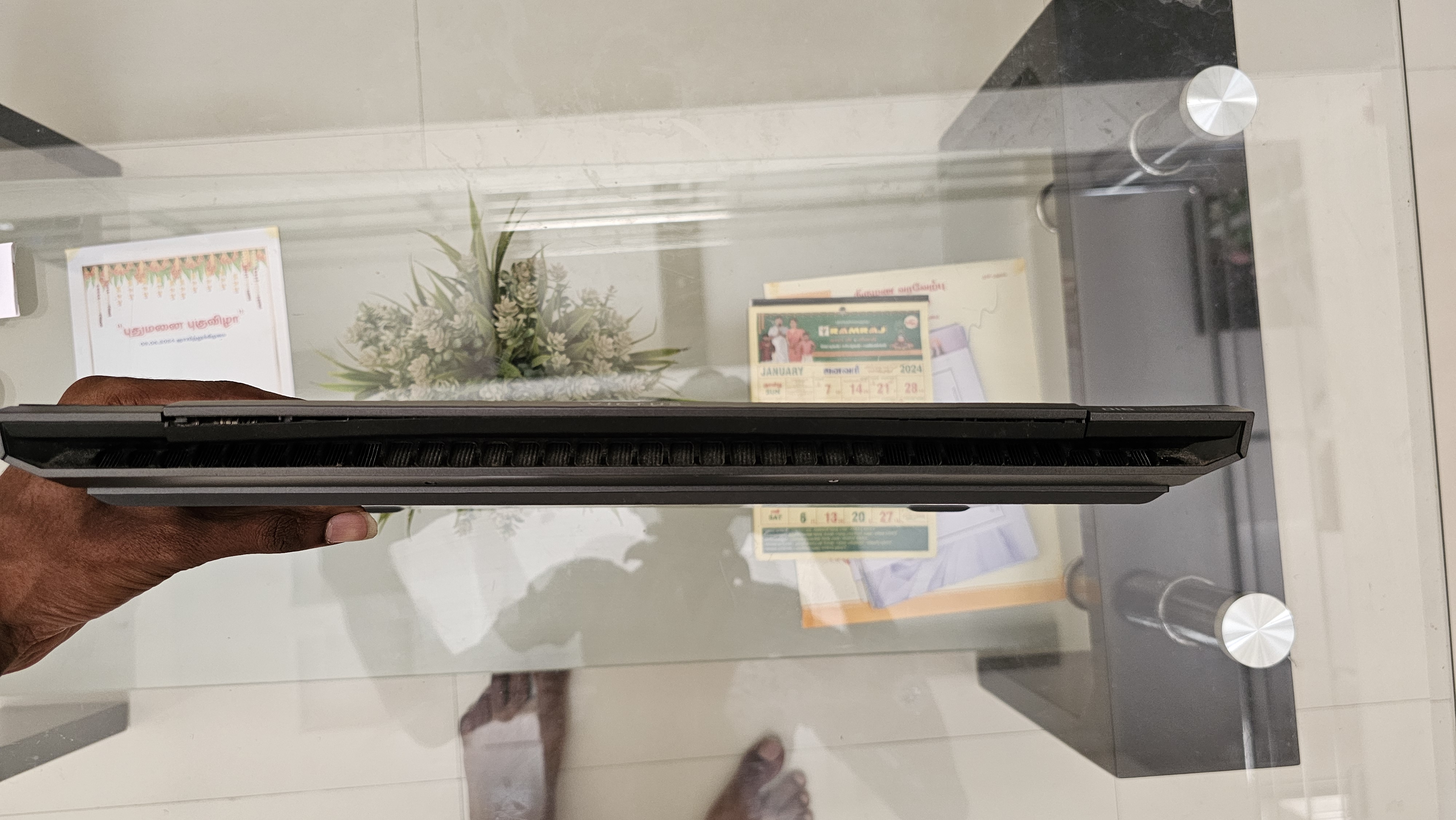 HP victus Screen bending - HP Support Community - 9098283