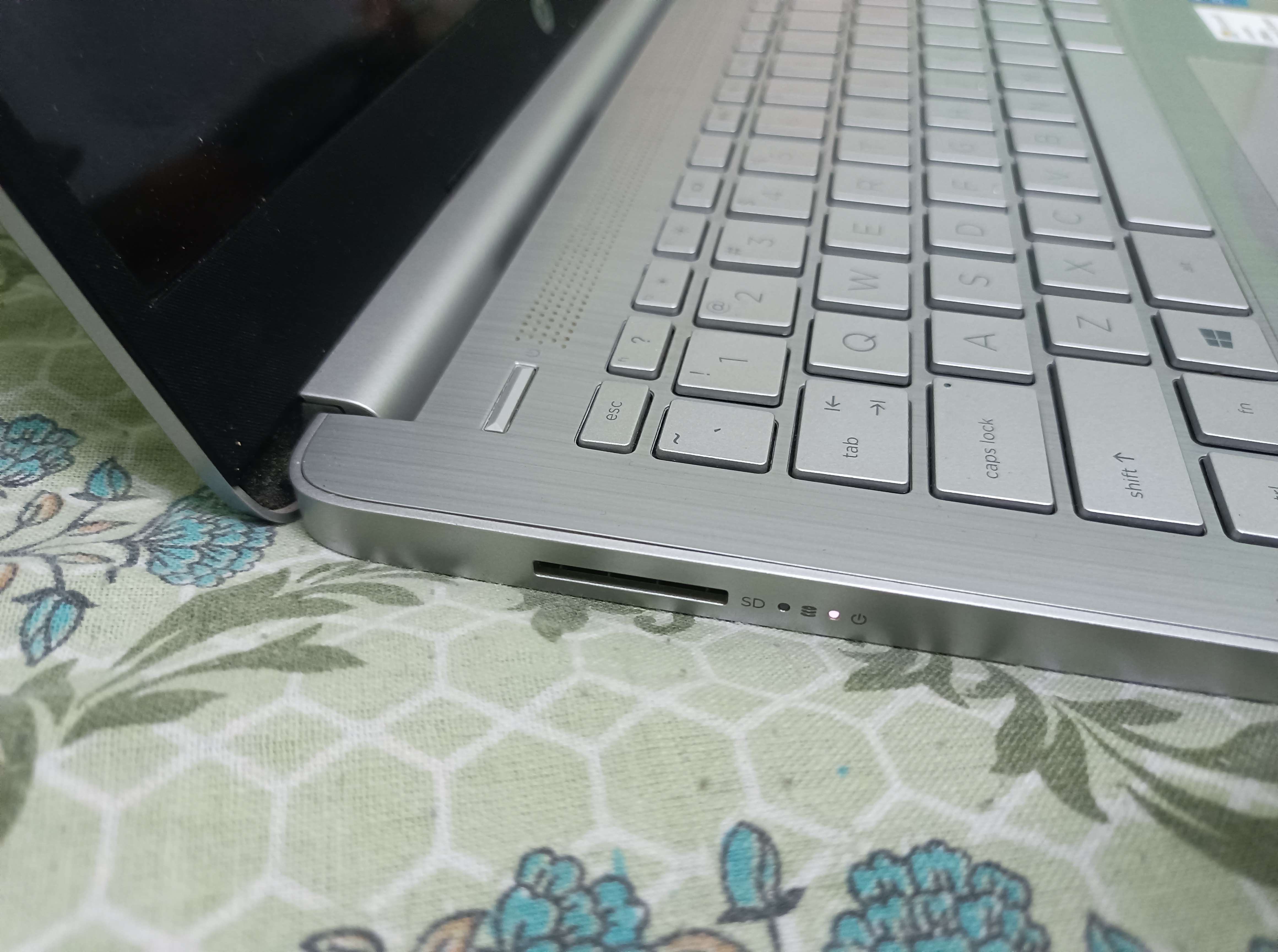 what to do if laptop side power light is continuously blinki... - HP ...