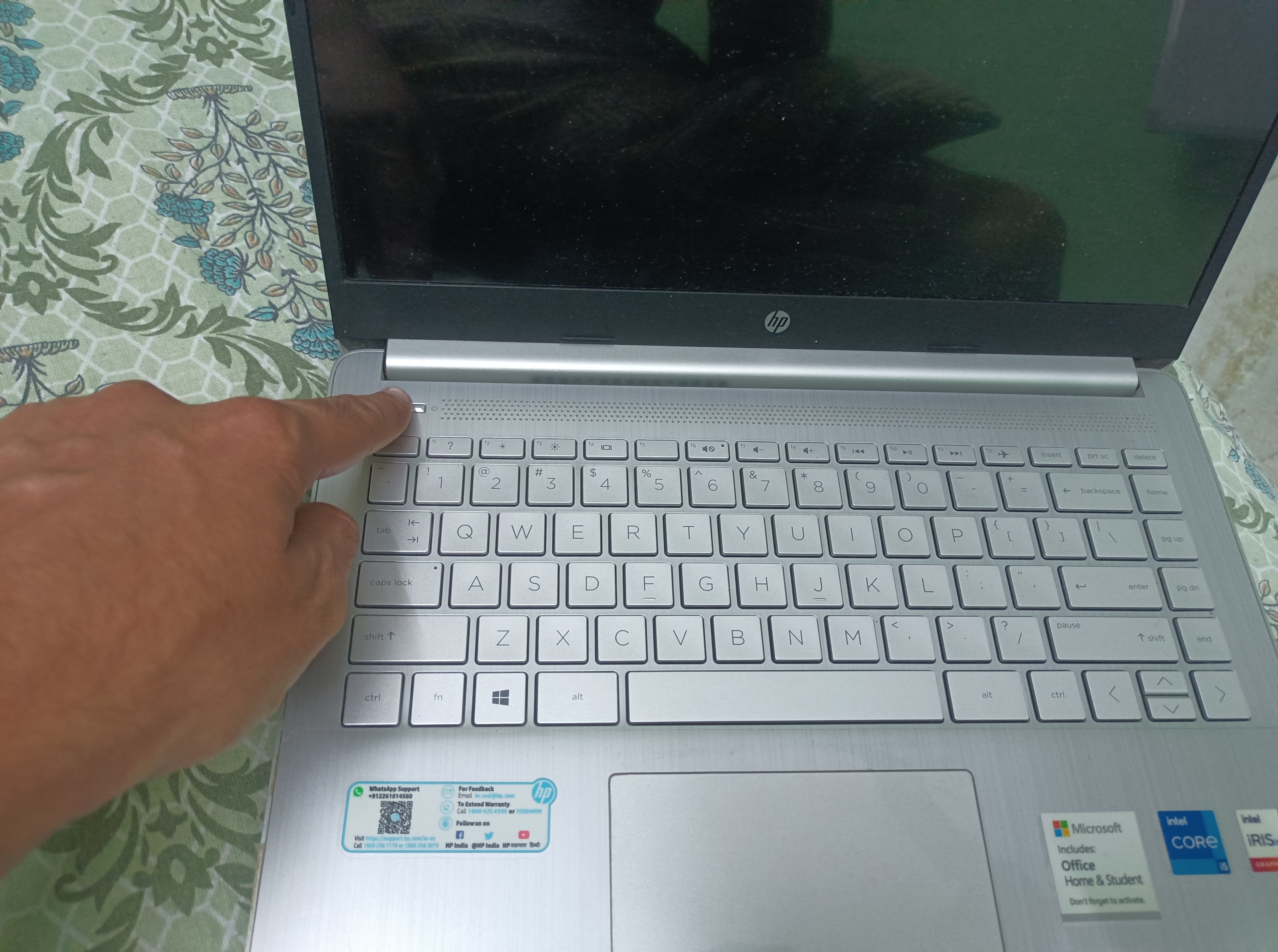 what to do if laptop side power light is continuously blinki... - HP ...