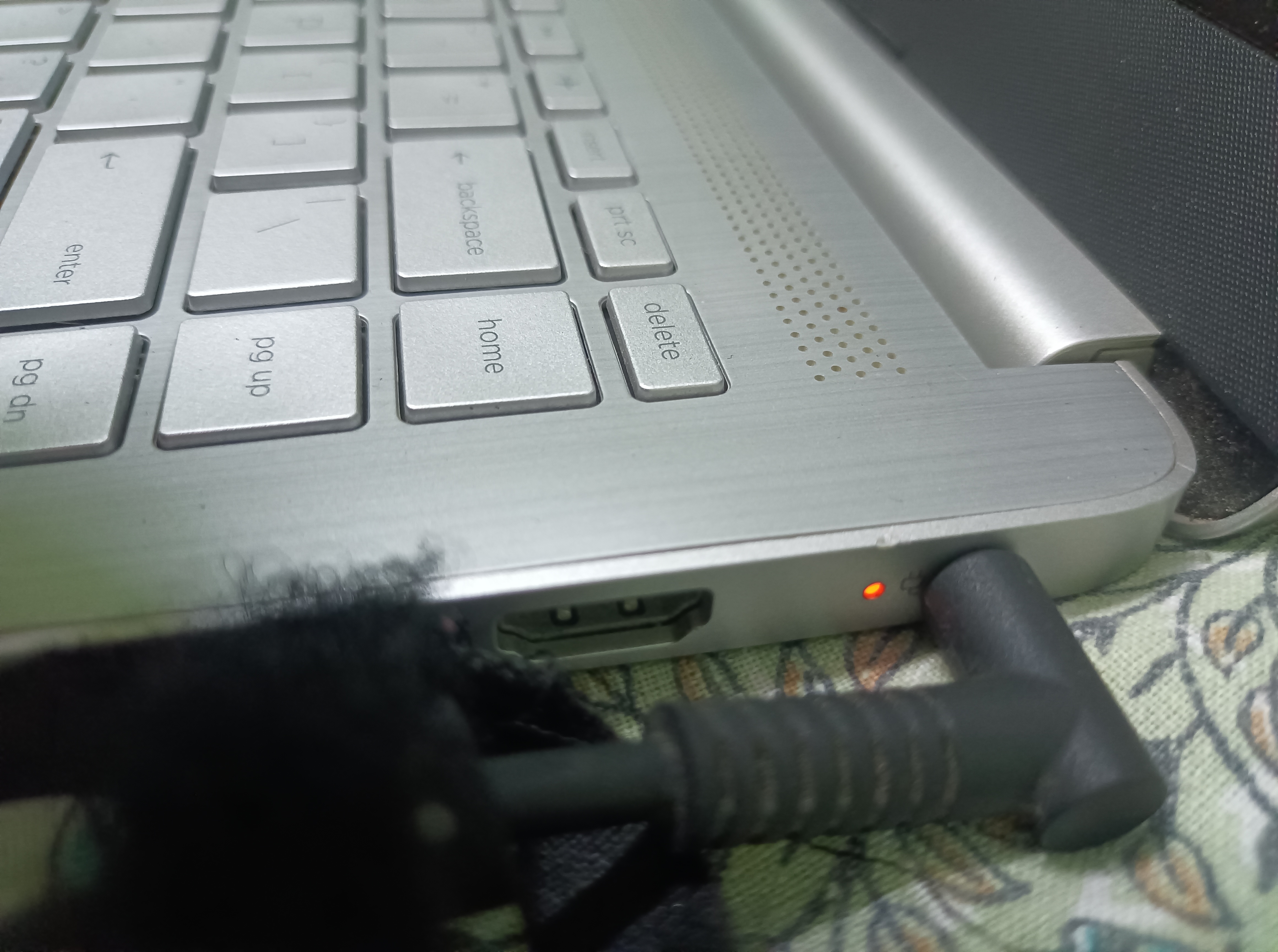 what to do if laptop side power light is continuously blinki... - HP ...