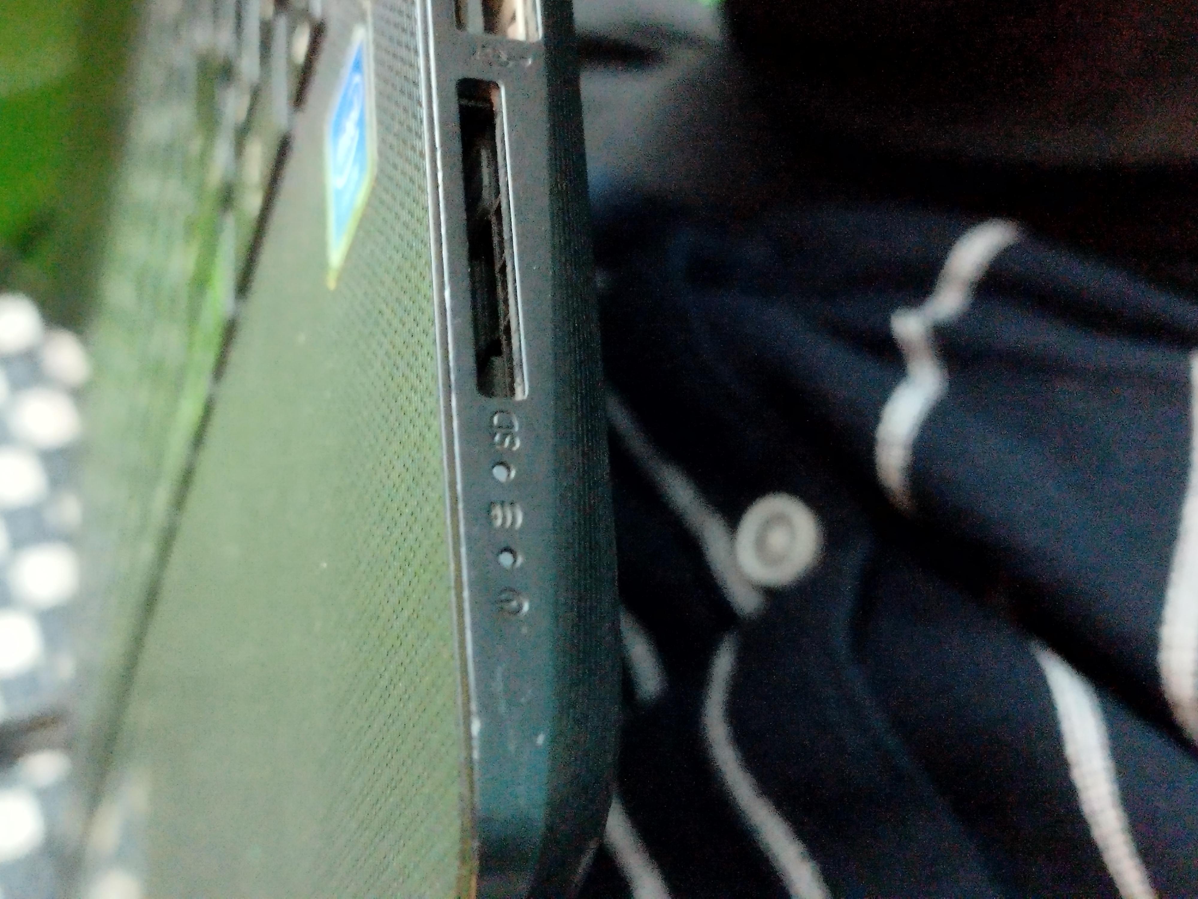 My hp laptop is not turning on but power on light is turning... - HP ...