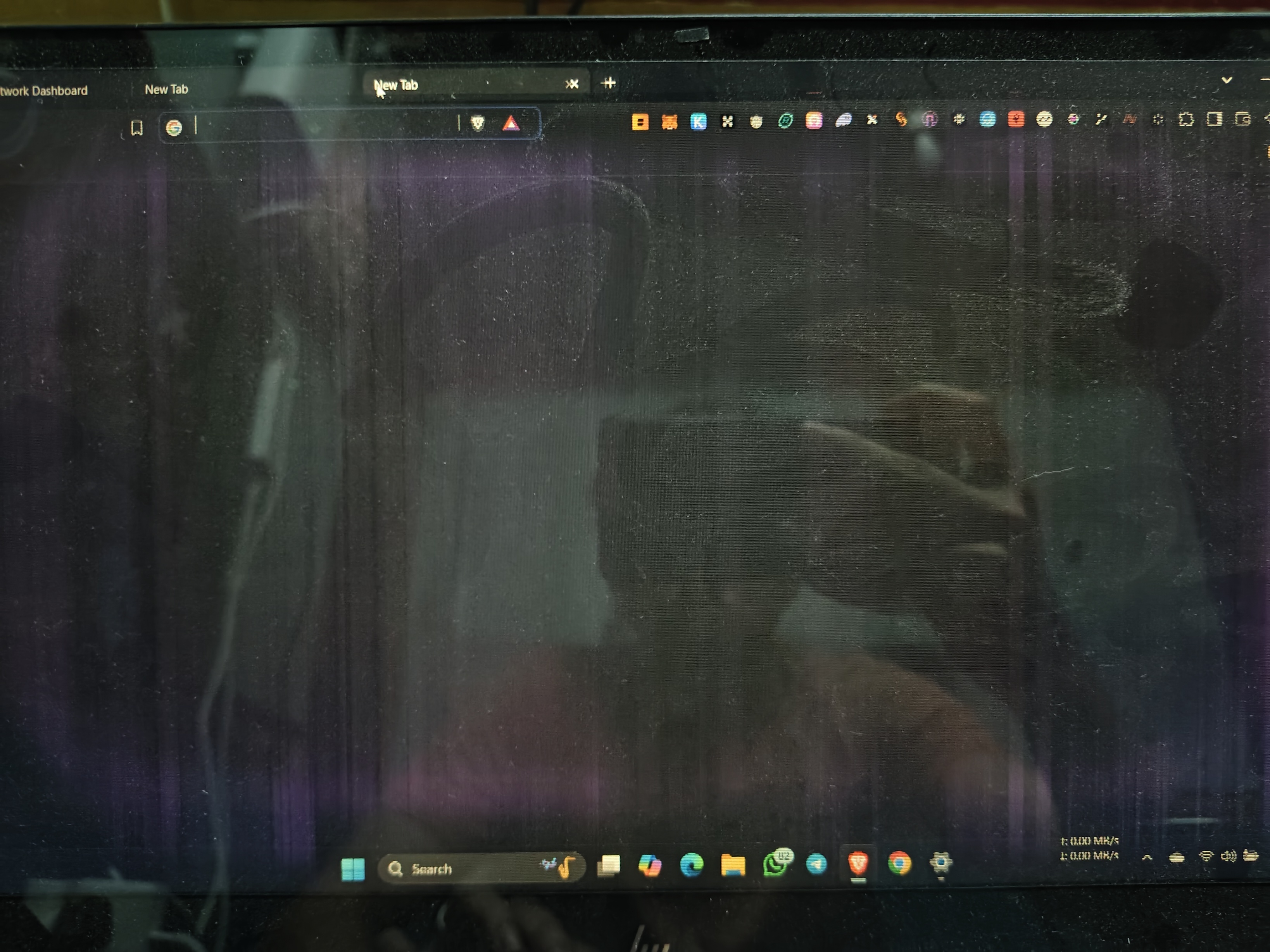 Getting horizontal white lines on my hp envy x360 after wind... - HP ...