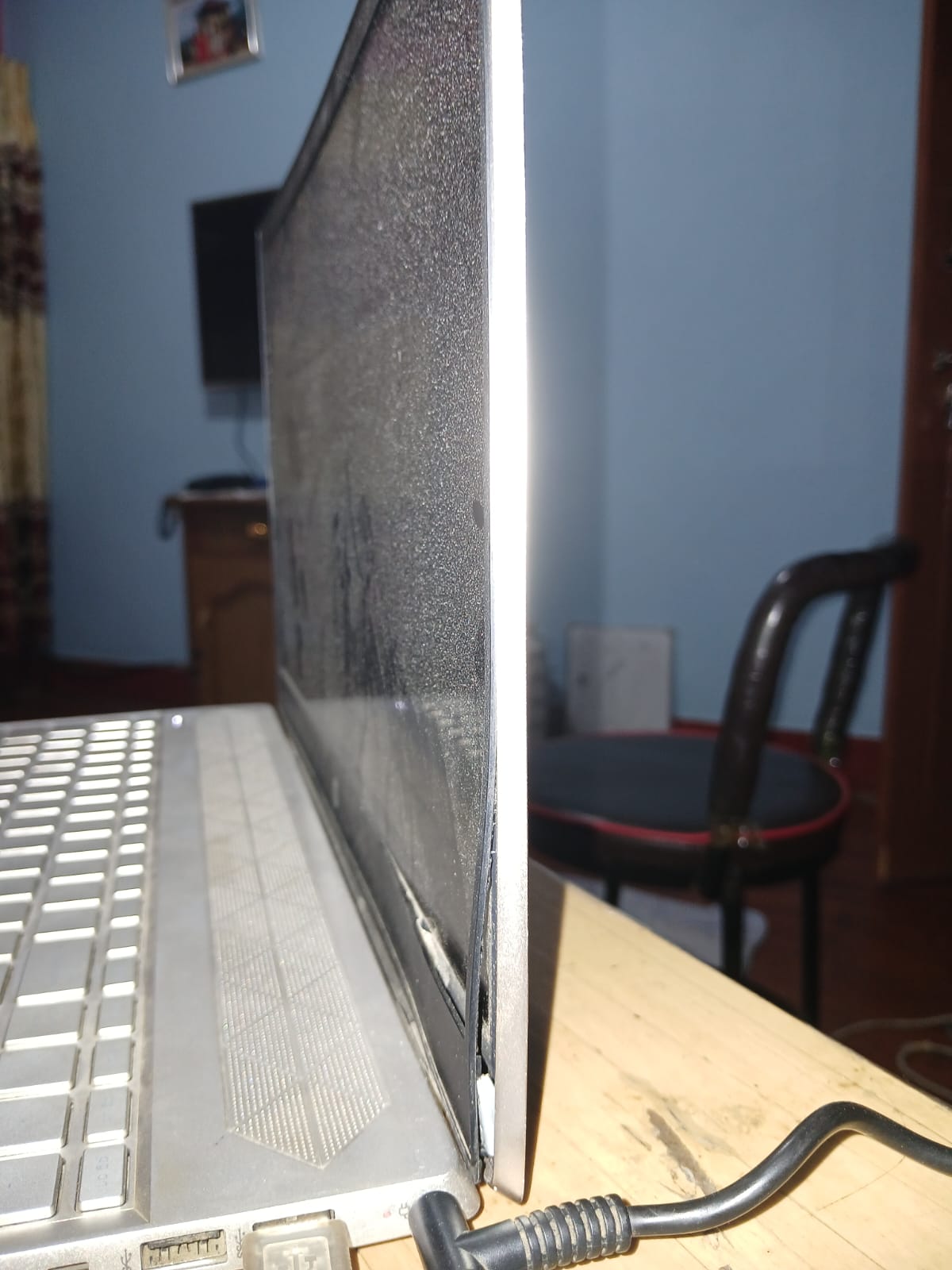 HP Pavilion Screen coming off - HP Support Community - 9236217