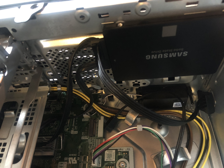 Solved: Which cable must be used to power a secondary SATA SDD? - HP ...