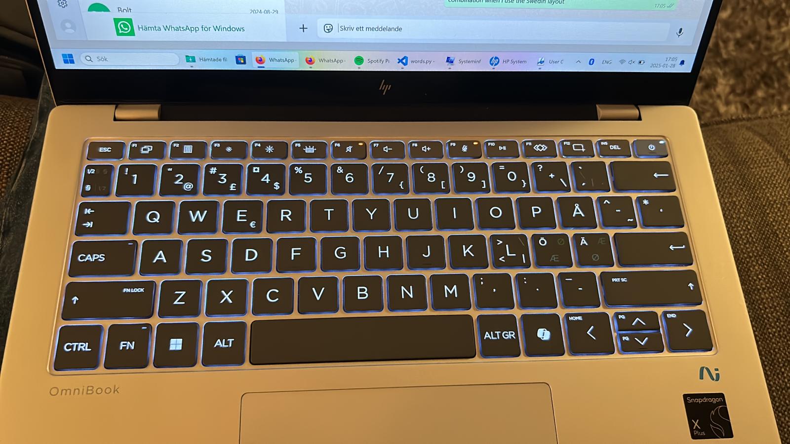 Solved: Can't type ">" on Swedish keyboard layout Omnibook X 14 - HP ...