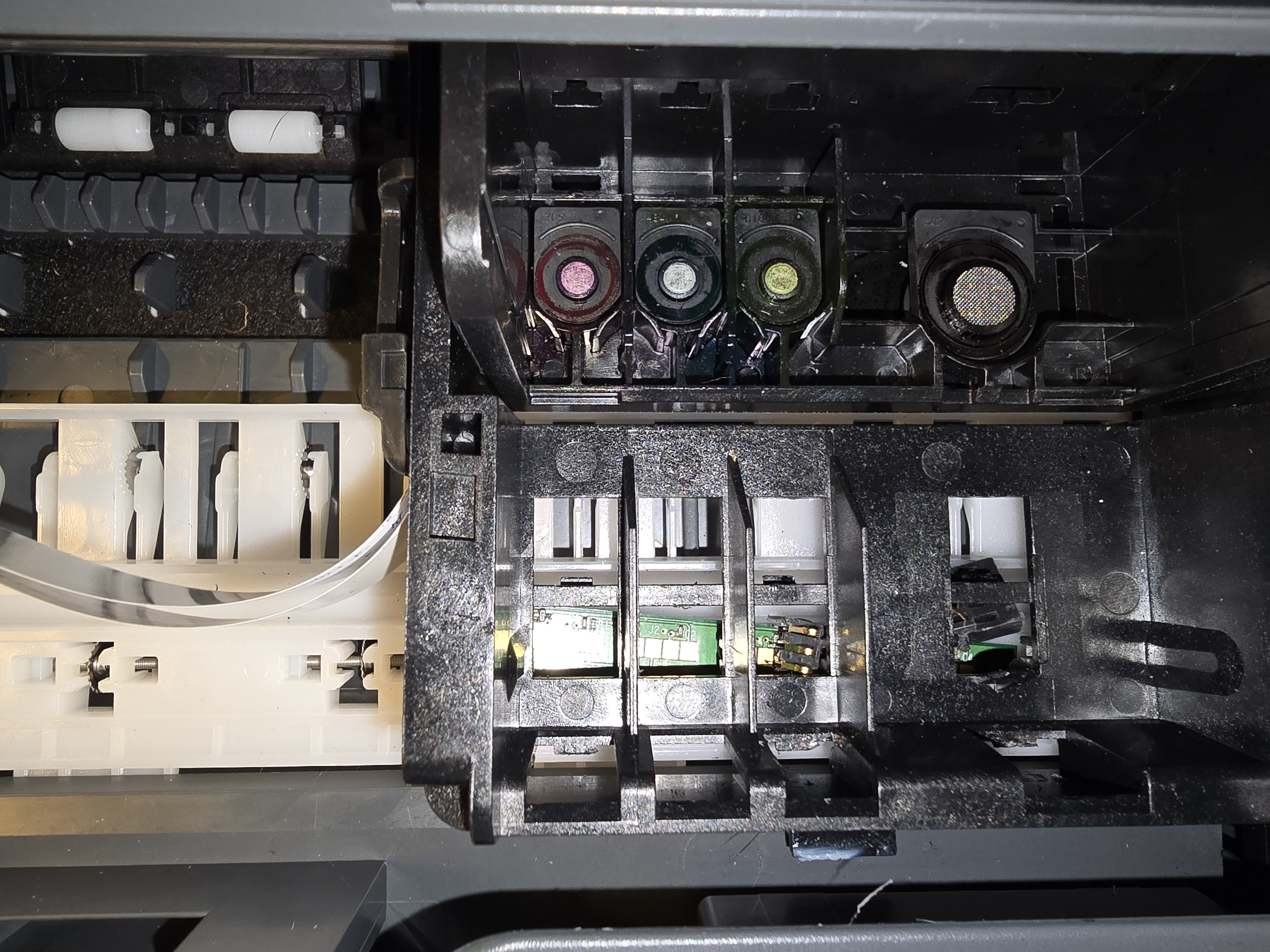 Broken contact pins/carriage - HP Support Community - 9306316