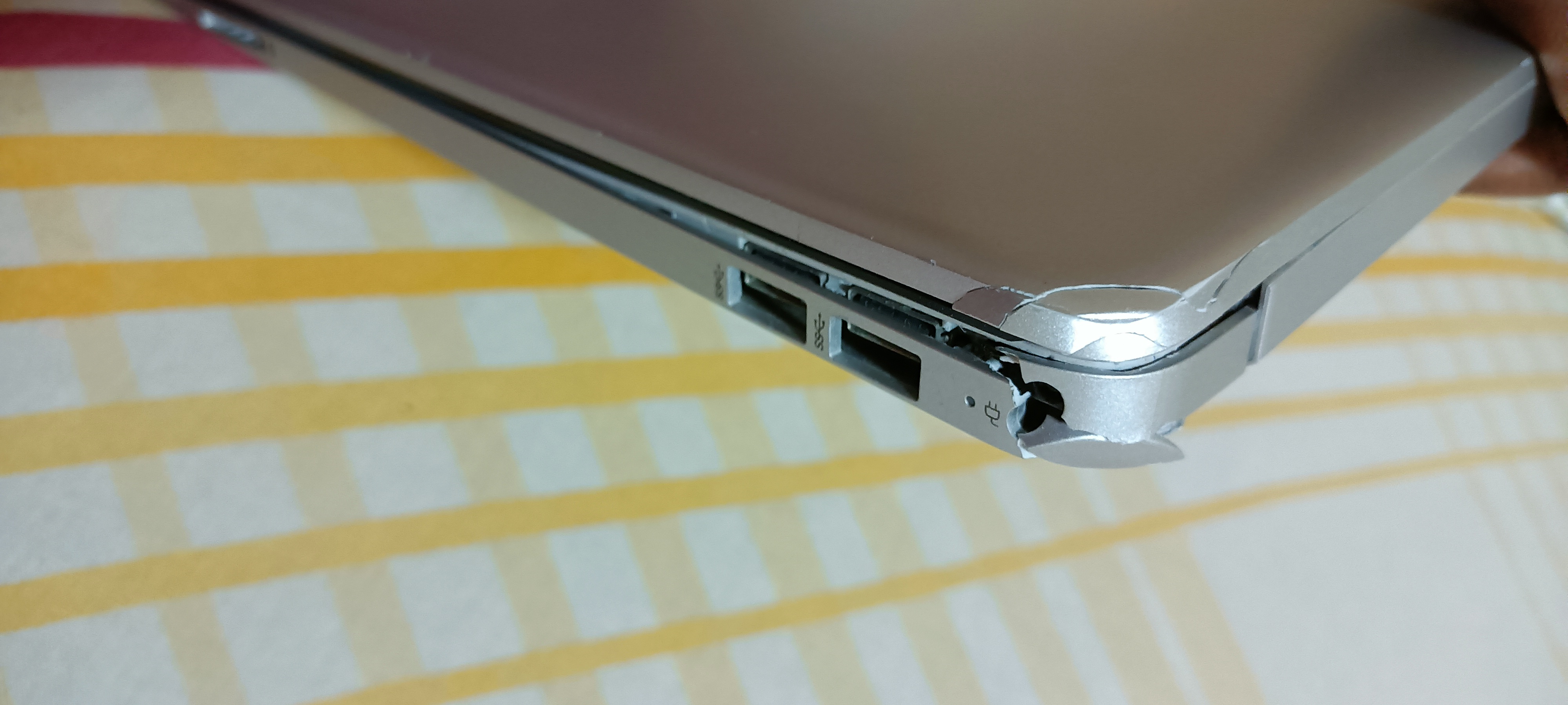 Laptop phisical damage, body brocken - HP Support Community - 9317178