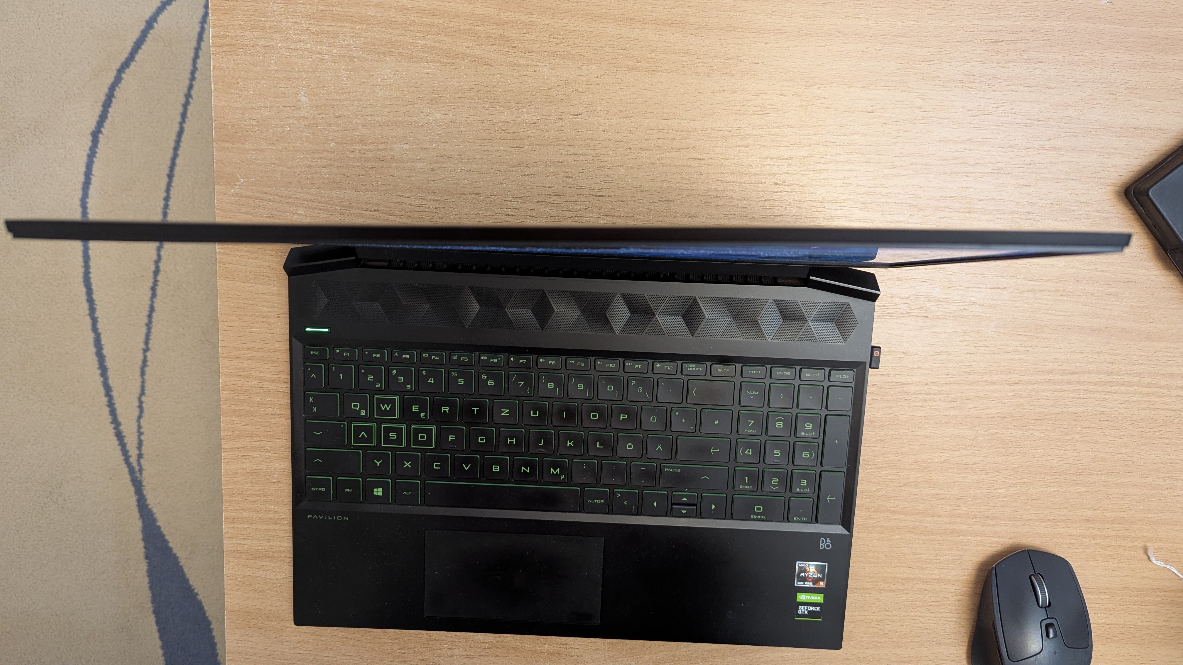 plastic monitor curved on the corner - HP Support Community - 9342689