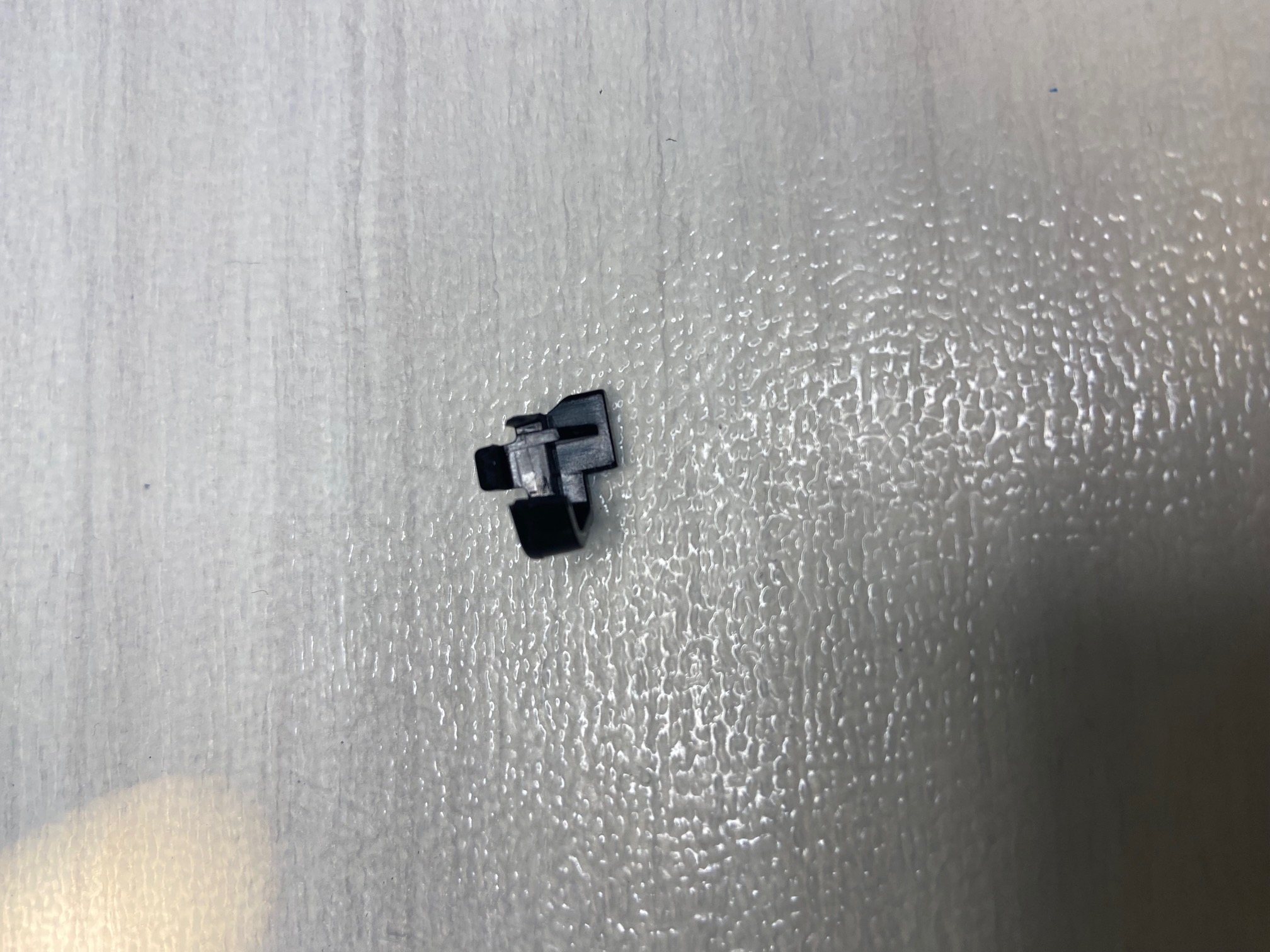 small black plastic tab - HP Support Community - 9344670