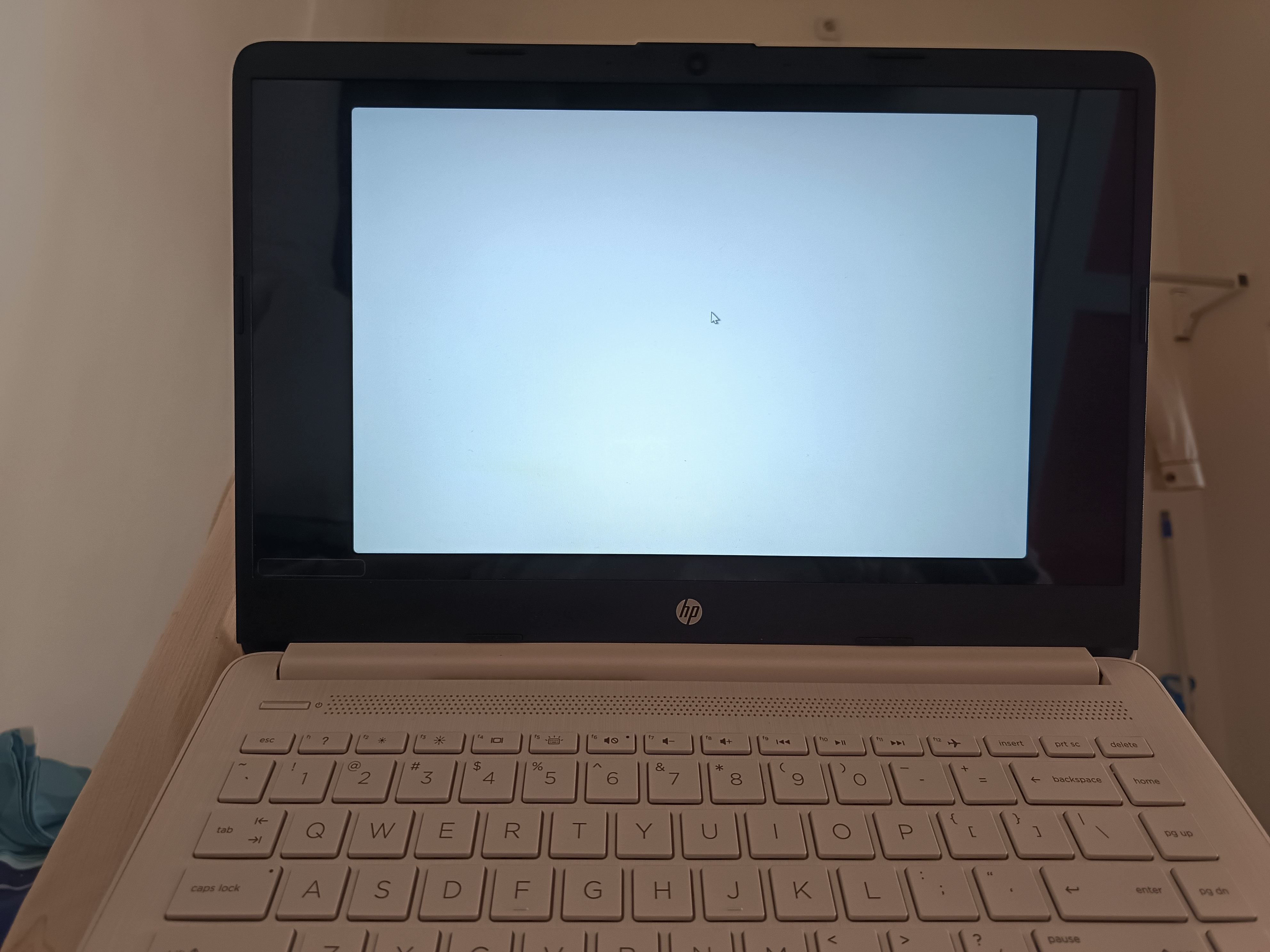 Hp laptop stuck on black screen eith white window - HP Support ...