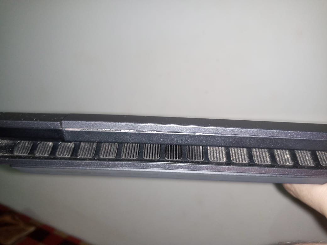 HP VICTUS 16.1 RIGHT SIDE HINGE PROBLEM - HP Support Community - 9373212