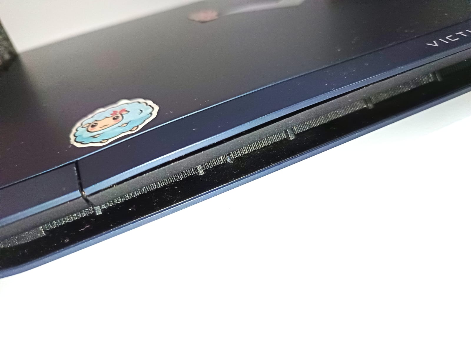 HP Victus Hinge Broken – Screen Coming Off - HP Support Community - 9412274