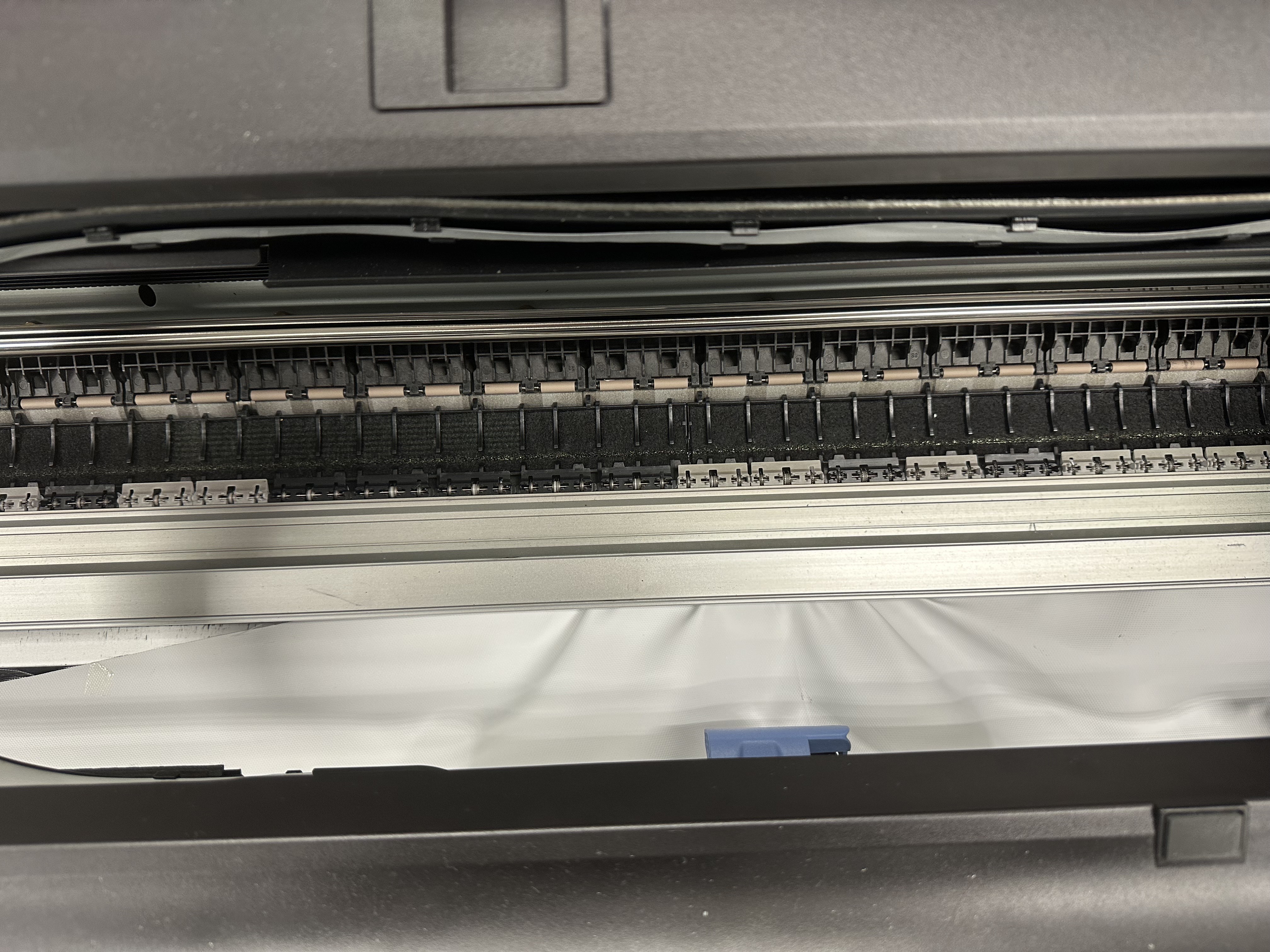Design Jet z9dr 44-in jamed at the end by the cutter - HP Support ...
