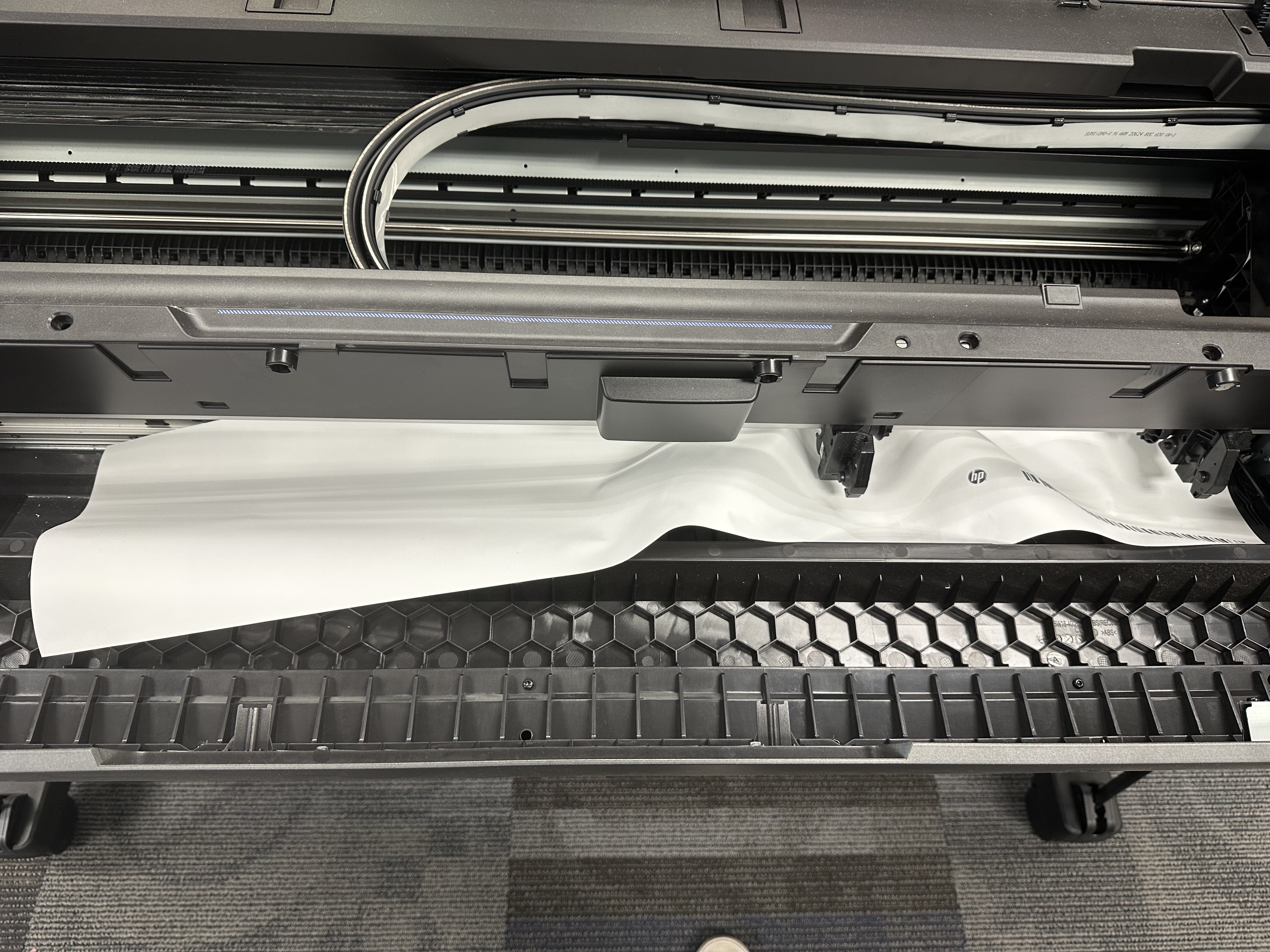 Design Jet z9dr 44-in jamed at the end by the cutter - HP Support ...
