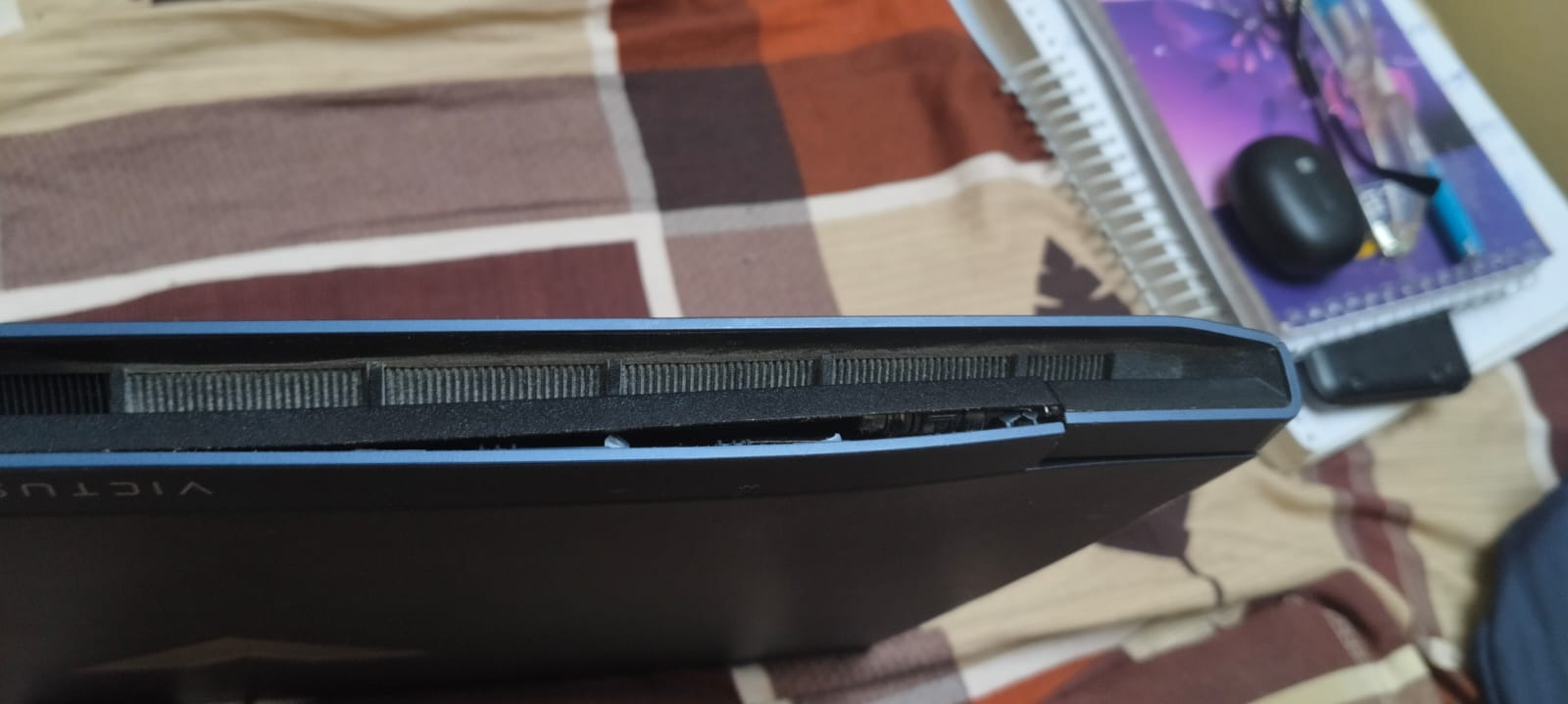 Victus Hinge problem - HP Support Community - 9475727