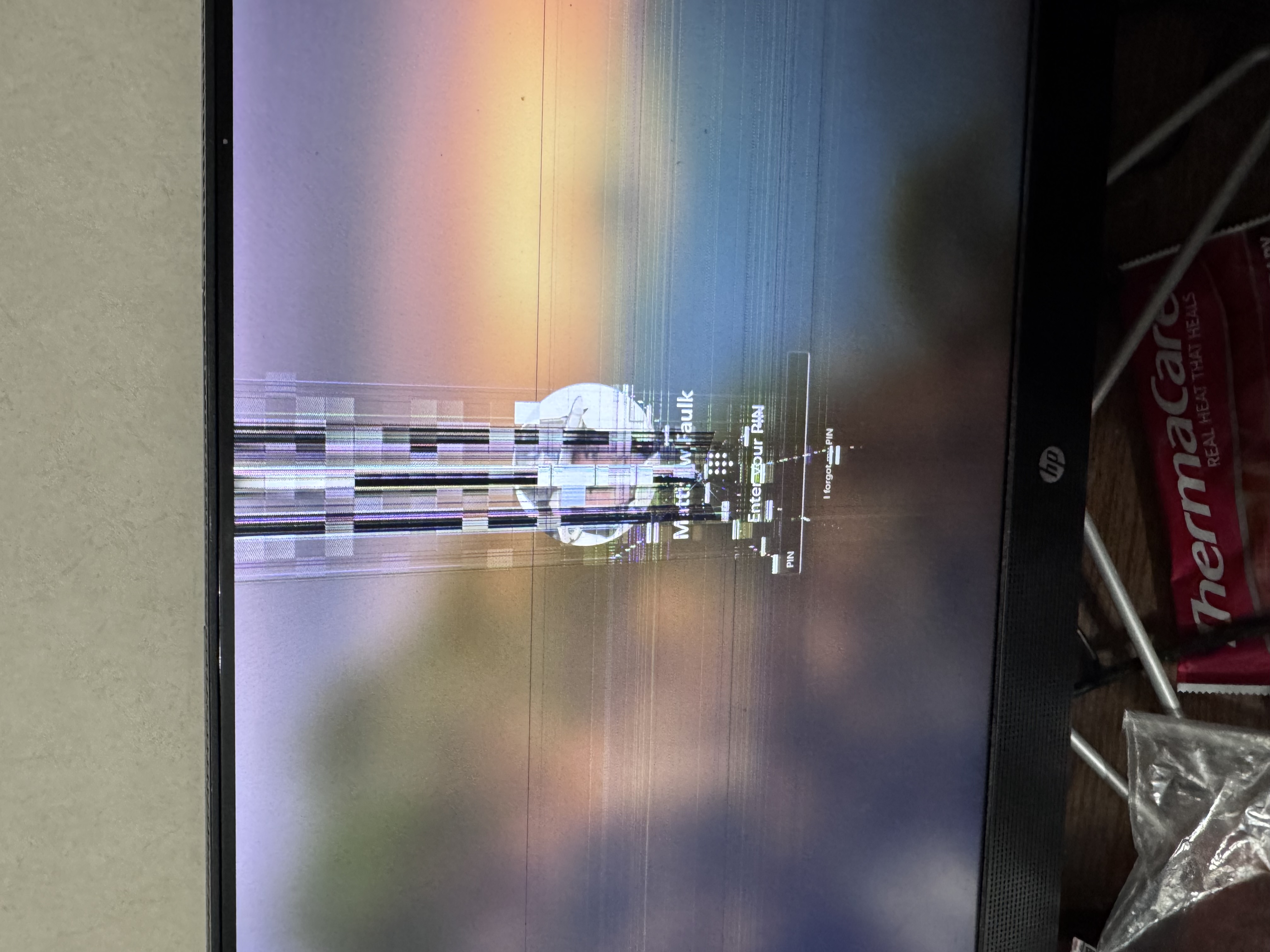 BROKEN SCREEN - HP Support Community - 9526784